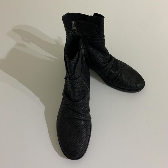 OTBT | Shoes | Otbt Boots Womens 95 Yokel Black Leather Zip Ankle ...